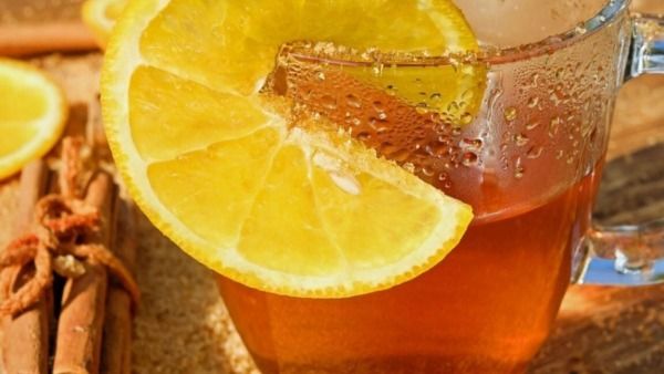 Delicioso Té de Naranja Caliente con Clavo y Canela